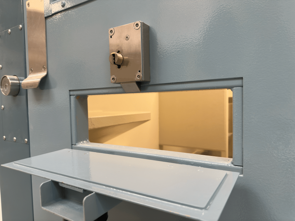 WLS-1717 Stainless Steel Slam Shut Food Pass Lock - Willoughby Locking ...